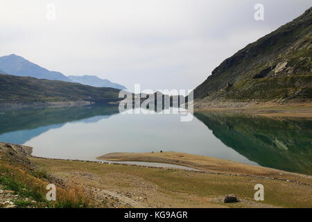 Lago di Montespluga, Stausee, am Spluegen Pass in Italien, Lombardei ...
