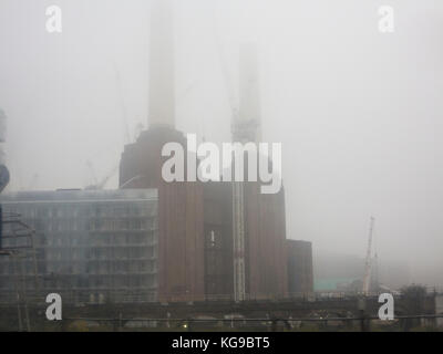 Thick fog hides Battersea Power Station Stock Photo - Alamy
