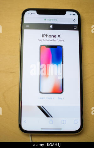 iPhone X - Front view / screen of the newest iPhone in Apple's line up ...