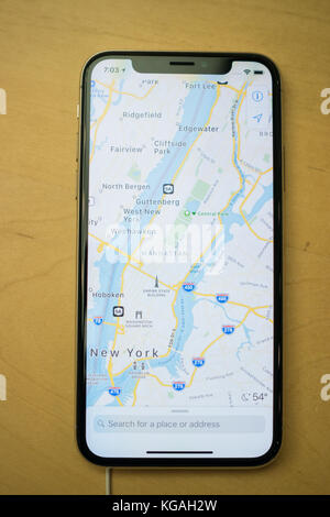 iPhone X - Front view / screen of the newest iPhone in Apple's line up ...