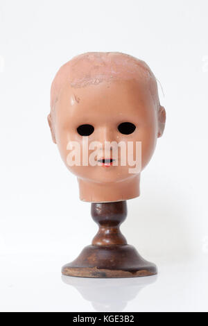 A broken dolls head Stock Photo - Alamy