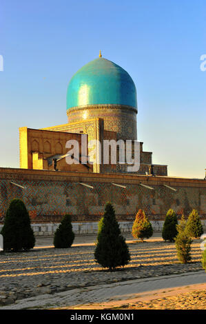 Samarkand: old mosque on sunset Stock Photo - Alamy