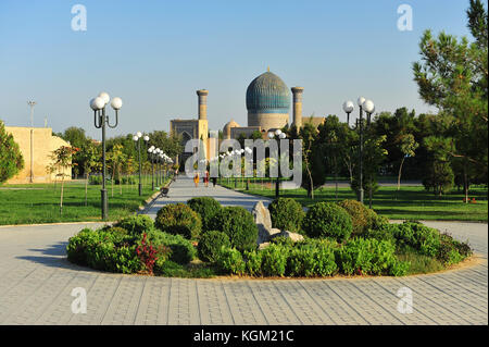 Samarkand: beautiful mosque in the park Stock Photo - Alamy