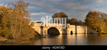 Vanbrugh's Grand Bridge in Blenheim Palace gardens Stock Photo - Alamy