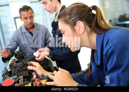mechanics training class with teacher and students Stock Photo - Alamy