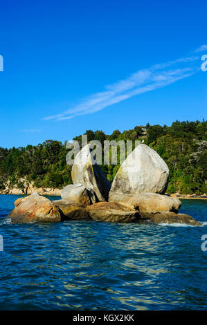 The famous Split Apple Rock in Tasman Bay, New Zealand Stock Photo - Alamy