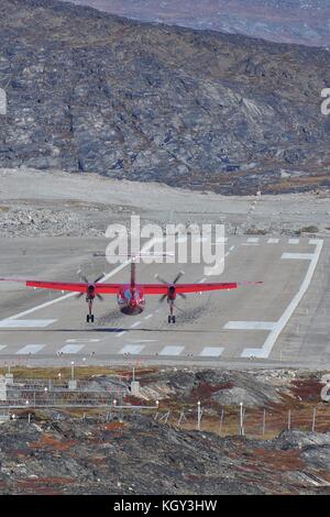 LANDING AT ILULISSAT, AIR GREENLAND DHC-8-200 OY-GRK Stock Photo - Alamy