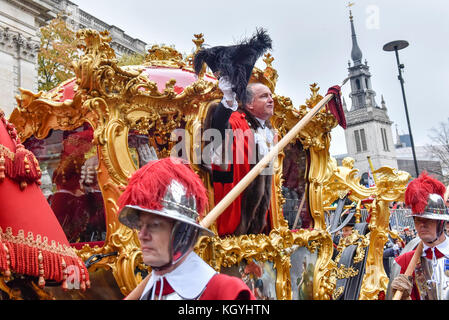Lord Mayor's chain of office from the first half of the 16th century is ...
