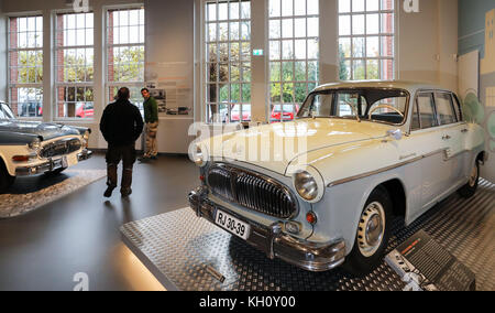 Zwickau, Germany. 9th Nov, 2017. A visitor looks at the one millionth ...
