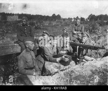 Polish Soviet war. Polish defences with a machine gun position near Mi ...