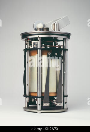 Seismograph instrument recording ground motion during earthquake Stock ...