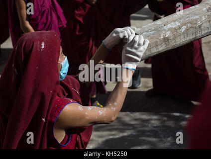 Monks preparaing the painting of a temple in Rongwo monastery, Tongren ...