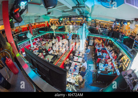 Ellen's Stardust Diner, famous for its singing waiting staff, Broadway ...