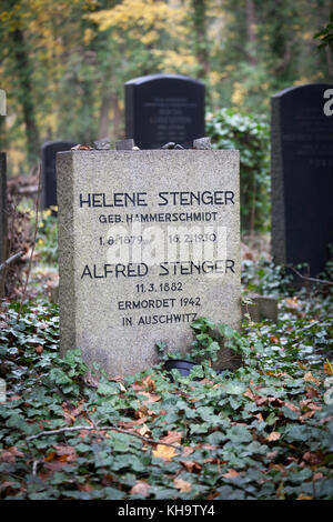 Gravestones for members of the Stenger family in Weißensee Jewish ...