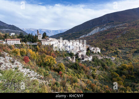 Italy, Abruzzo, Anversa di Abruzzi, Mountain Town Stock Photo - Alamy