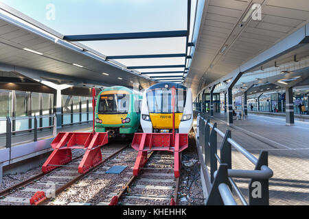 Platforms and tracks with buffer stop (stoplock) at London Bridge Train ...