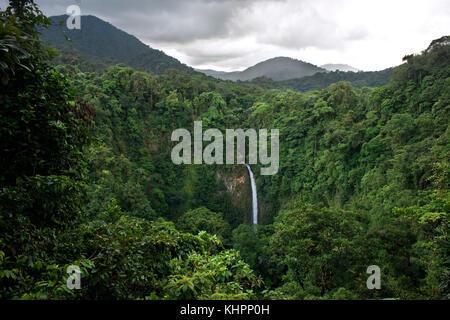Waterfall at Rio de La Fortuna, Costa Rica. Rainforest, La Fortuna ...