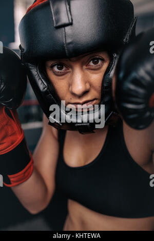Portrait of woman in boxing gear Stock Photo - Alamy