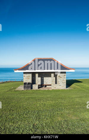 An empty shelter overlooking the sea at Barrowfields in Newquay ...