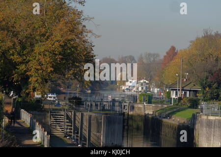 molesey lock and thames flood barrier Stock Photo - Alamy