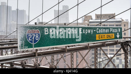Exit sign for Brooklyn Bridge on Brooklyn Queens Expressway, Brooklyn ...