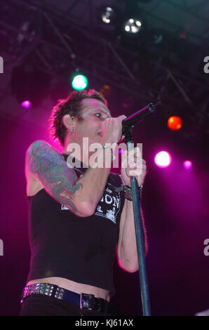 ATLANTIC CITY, NJ - JUNE 26: Velvet Revolver (Slash, Scott Weiland ...