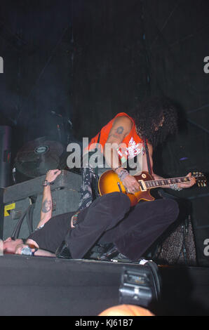 ATLANTIC CITY, NJ - JUNE 26: Velvet Revolver (Slash, Scott Weiland ...