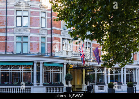 The Connaught Hotel mayfair Stock Photo - Alamy