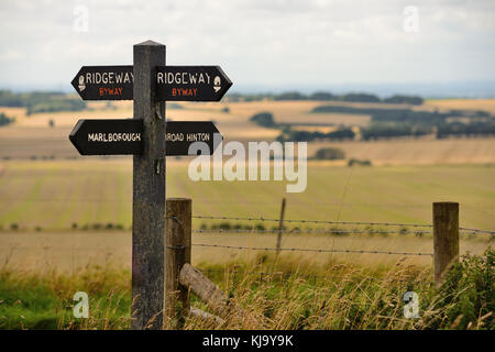 Ridgeway signpost on Hackpen Hill Stock Photo - Alamy