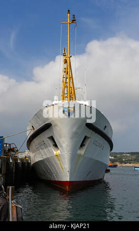 Scillonian III, the ferry to the Scilly Isles berthed at Penzance ...