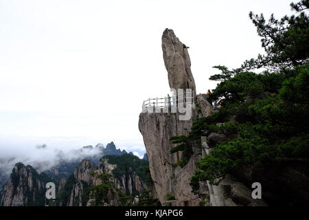 Flying Rock Huangshan Mountains, China Stock Photo - Alamy