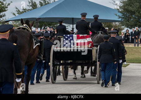 Retired Gen. Richard E. Cavazos, the U.S. Army's first Hispanic Stock ...