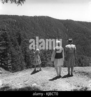 Prime Minister Jawaharlal Nehru with Edwina and Promila Mountbatten ...