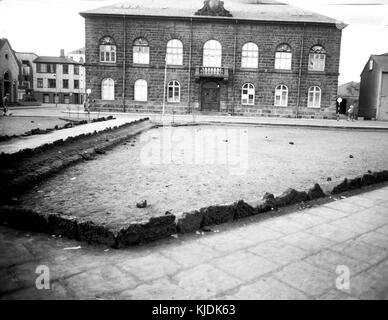 1949 exterior althingi Stock Photo - Alamy