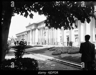 Building of the Iranian Parliament Stock Photo - Alamy
