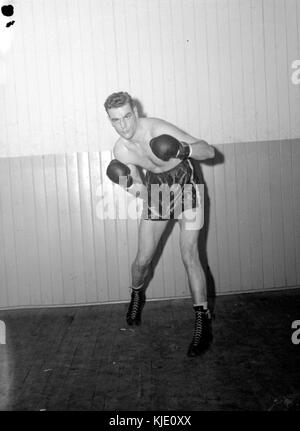 Boxing. Roger Bisson BAnQ P48S1P12839 Stock Photo - Alamy