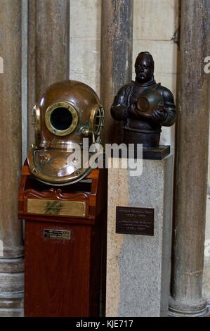 William Walker, Diver, Winchester Cathedral Stock Photo - Alamy