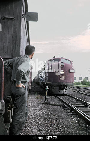 This SOO Line steam train Engine 417 crashed into the round house's ...