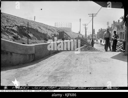 Riverdale Station Degrassi St wall s0372 ss0079 it0601 Stock Photo - Alamy