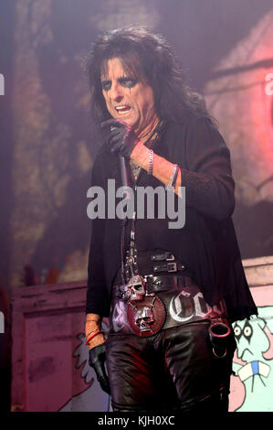 Berlin, Germany. 23rd Nov, 2017. Alice Cooper performs live onstage ...