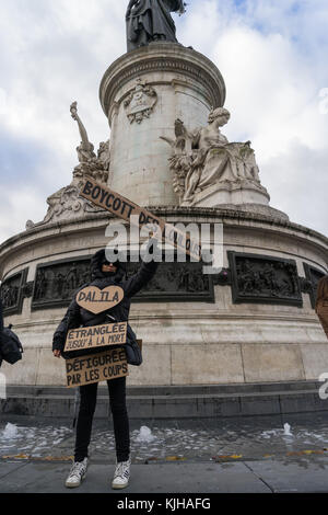 Paris, France. 25th Nov, 2017. Femen stripping to protest violence ...