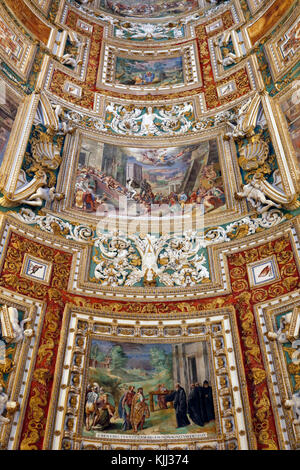 Frescoes on the ceiling of the Gallery of Maps, Vatican Museum, Rome, Lazio, Italy, Europe Stock ...
