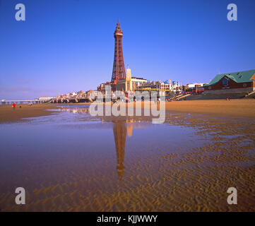 Blackpool early morning on the beach Stock Photo - Alamy