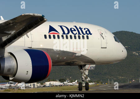 Delta Airlines Boeing 757 nose with KLM B747 behind Stock Photo - Alamy