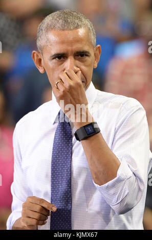 MIAMI, FL - NOVEMBER 03: President Barack Obama speaks during a ...