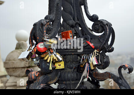 Padlocks on the Chain Bridge, Budapest, Hungary Stock Photo - Alamy