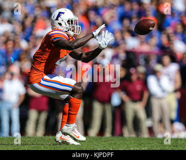 Florida wide receiver Brandon Powell (4) misses a catch as Alabama ...