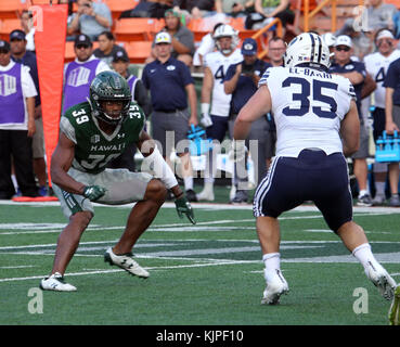 Hawaii defensive back Trayvon Henderson (39) runs an interception back ...