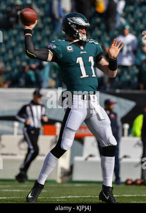 Philadelphia Eagles' Carson Wentz warms up before an NFL football game ...