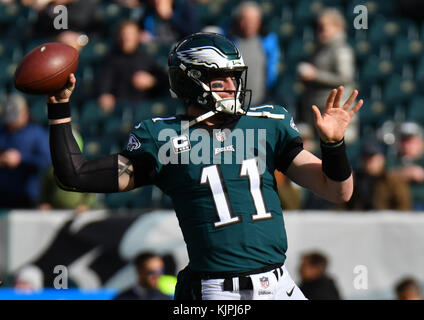 Philadelphia Eagles' Carson Wentz warms up before an NFL football game ...